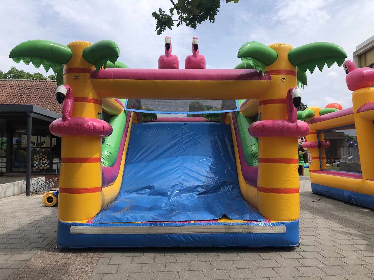 Attracties en Springkastelen huren - Eventarent