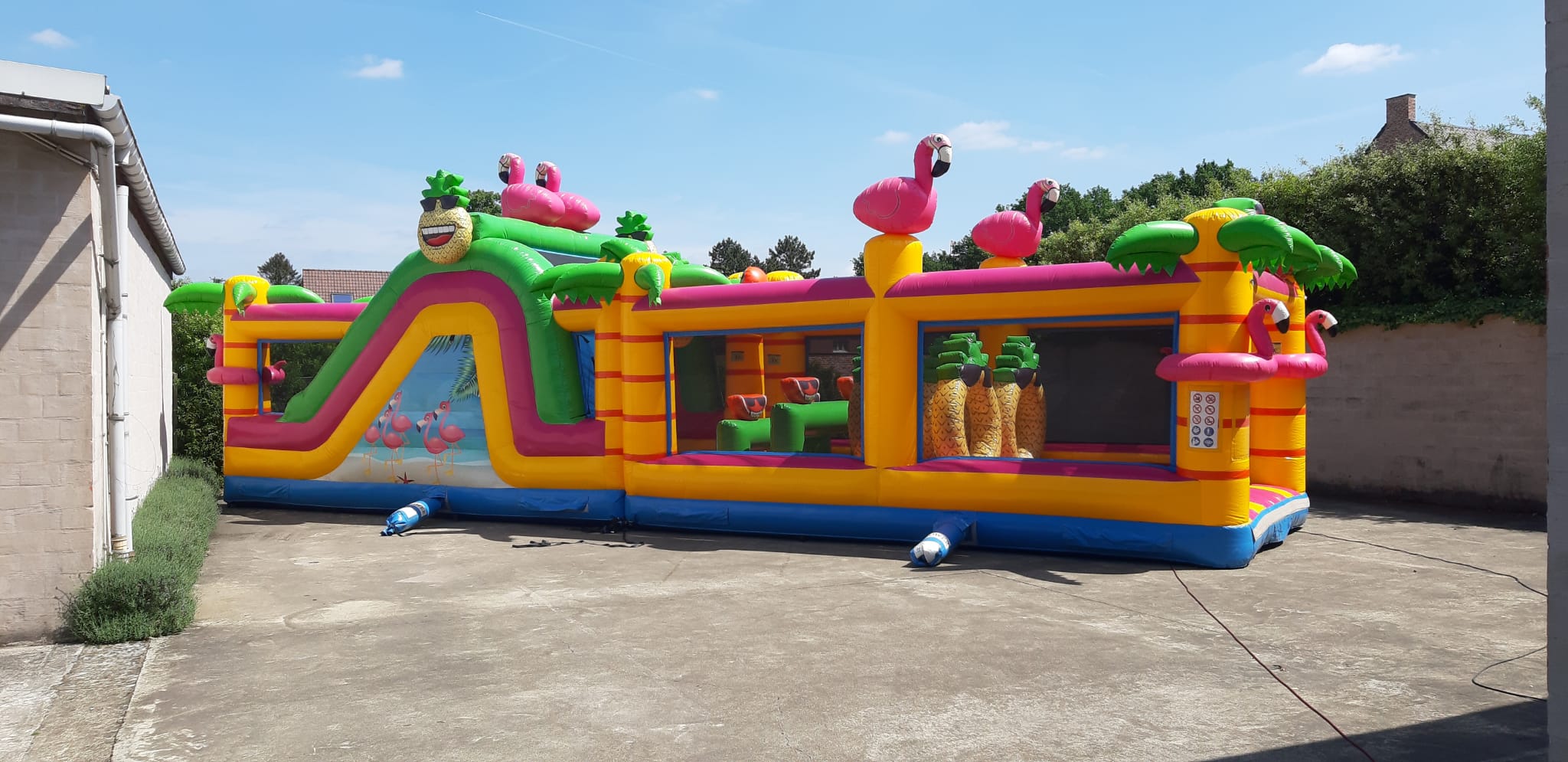 Attracties en Springkastelen huren - Eventarent